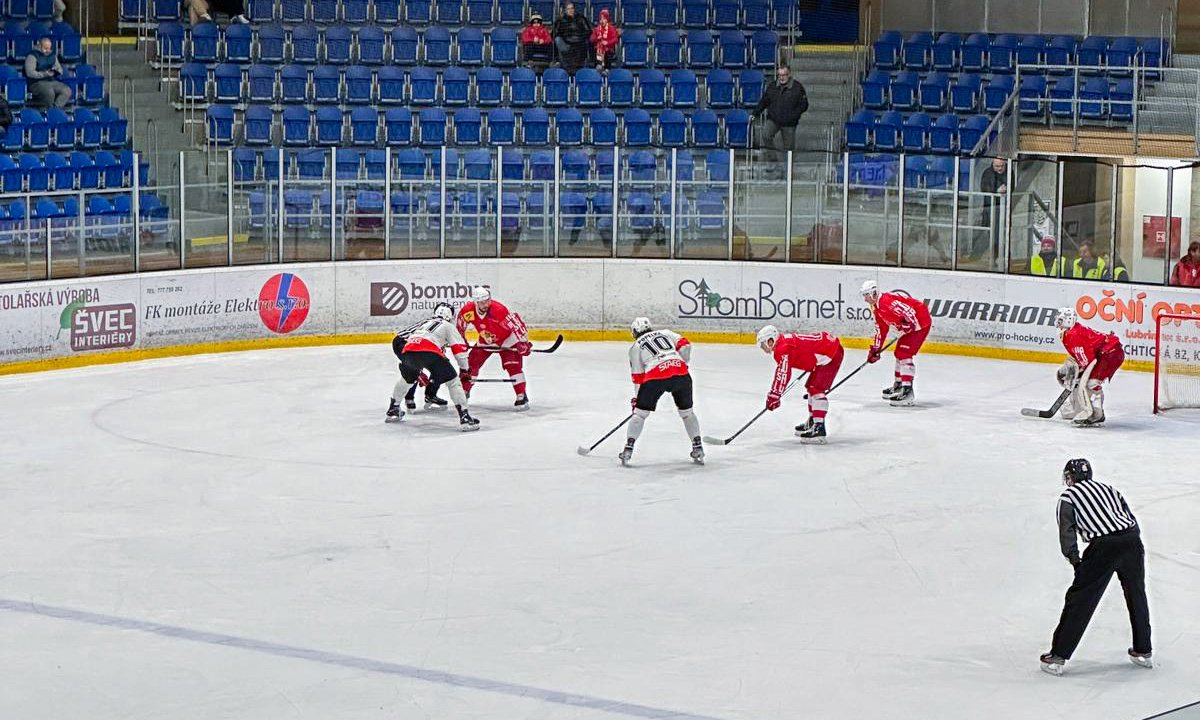 Souboj s Opavou šel opět do samostatných nájezdů. Rozhodl Tomáš Komínek ...